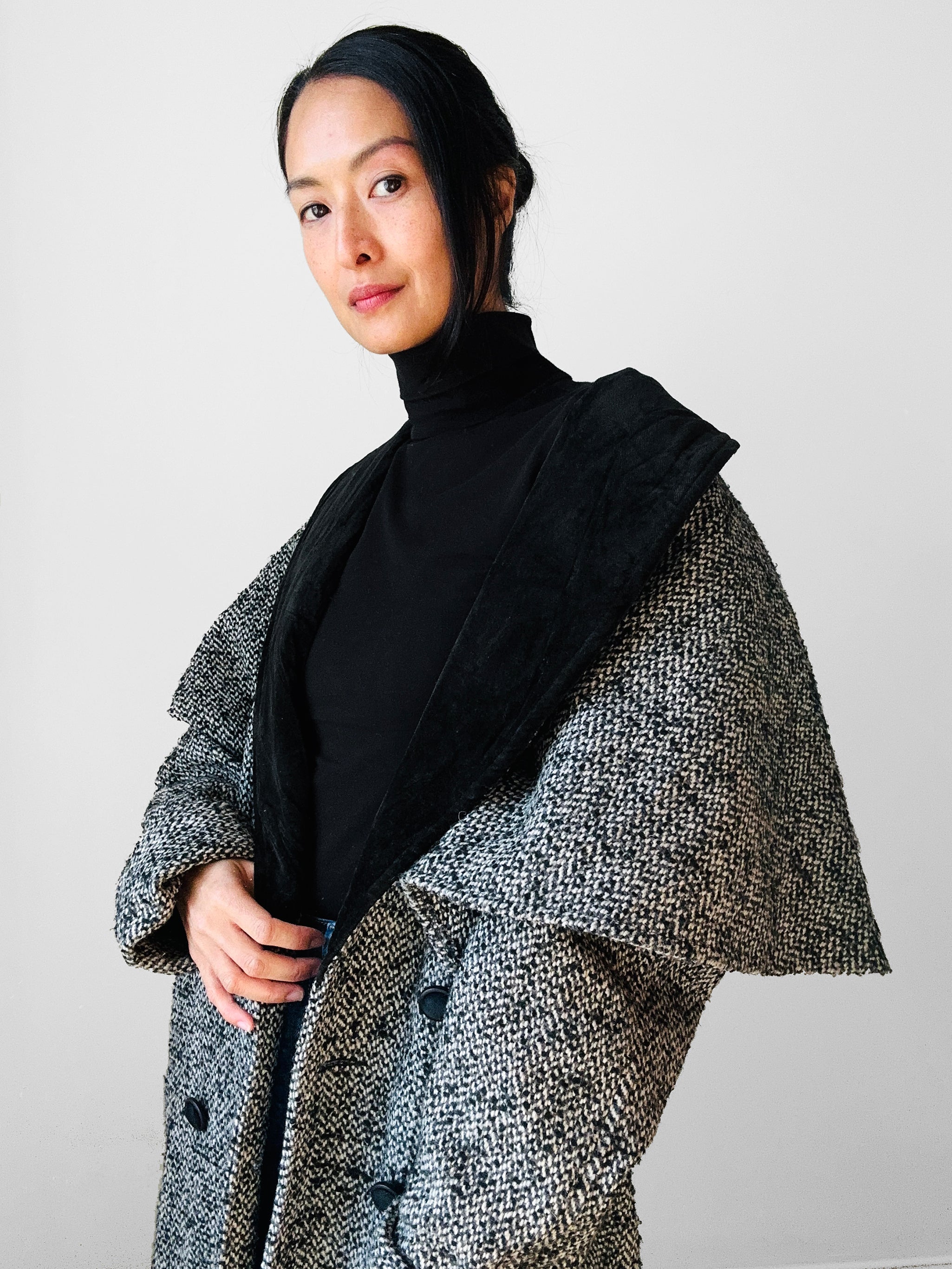 1980s Black and White Caped Wool Tweed Coat – Box & Burrow Vintage